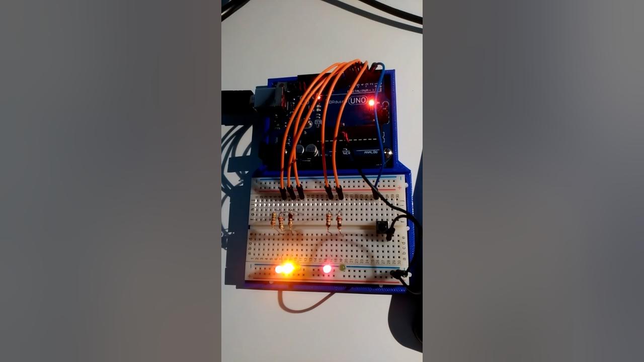 Arduino Traffic Light /w Pedestrian Crossing - YouTube