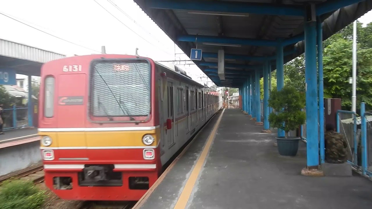 keberangkatan krl commuter line tujuan duri di stasiun pesing - YouTube