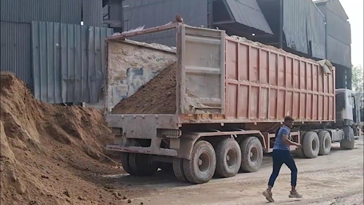 Unloading Synthetic Gypsum In The Cement Industry Using A KEITH® WALKING FLOOR® Vehicle - YouTube