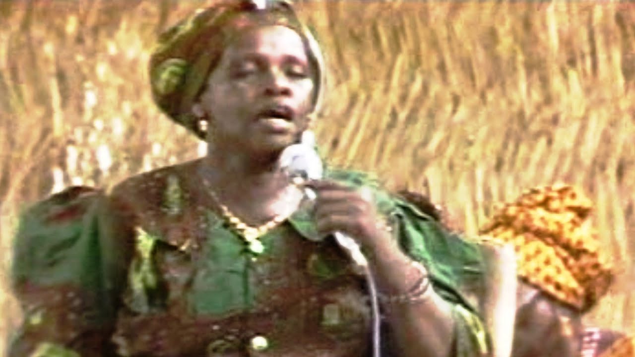 1989 DUNIYA GIDAN KASHE AHU TARE DA HAJIYA BARMANI CHOGE 1986 - YouTube