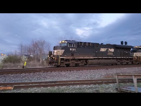 Train meet! NS 8181 leads 142 with 1111 behind and meets CSX 68, leading L423 with CSX 3194 ...