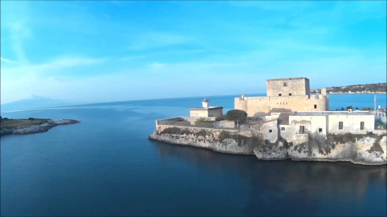 Castello di Brucoli e la sua costa (Sicilia) - YouTube