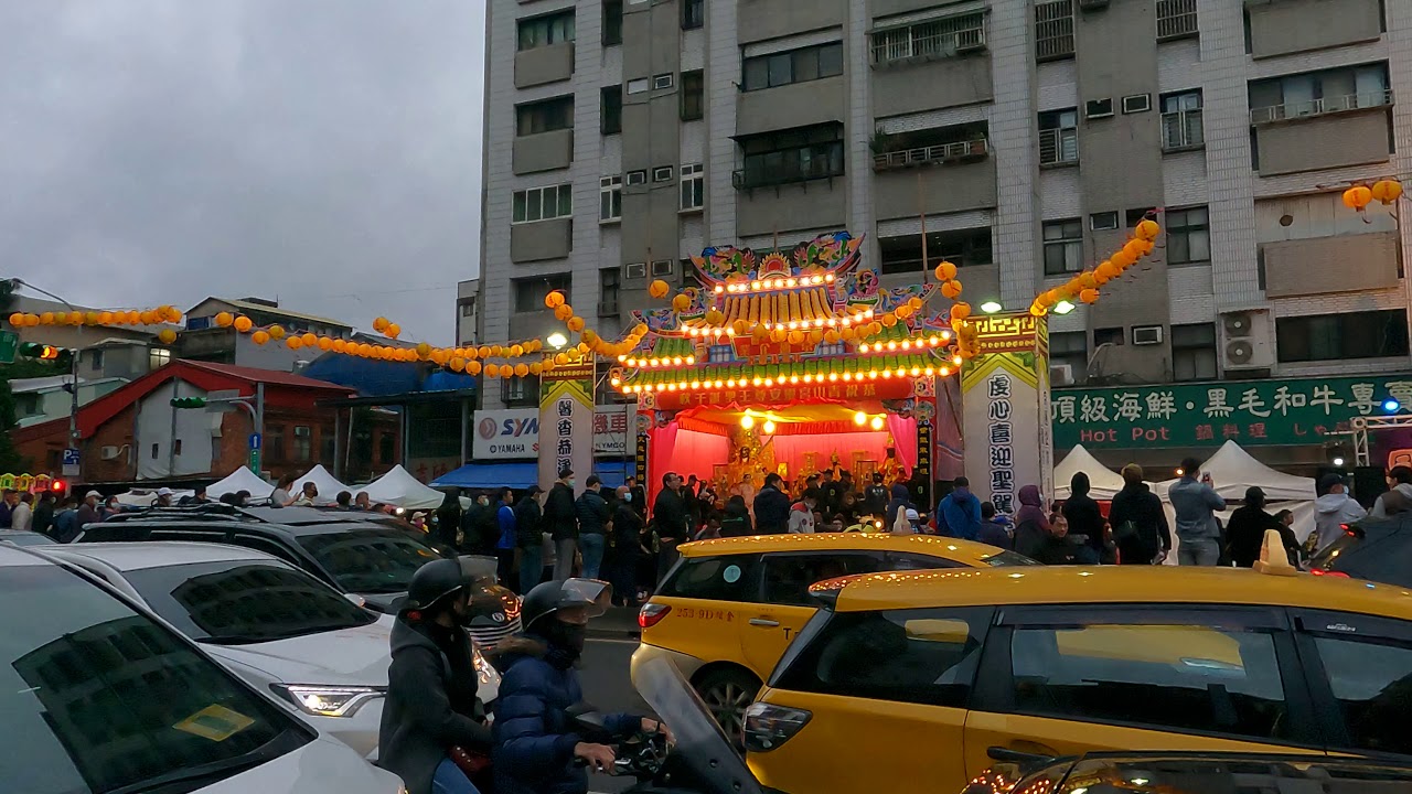 Walking from MRT Longshan Temple Station to Beimen(Cheng-En Gate ...