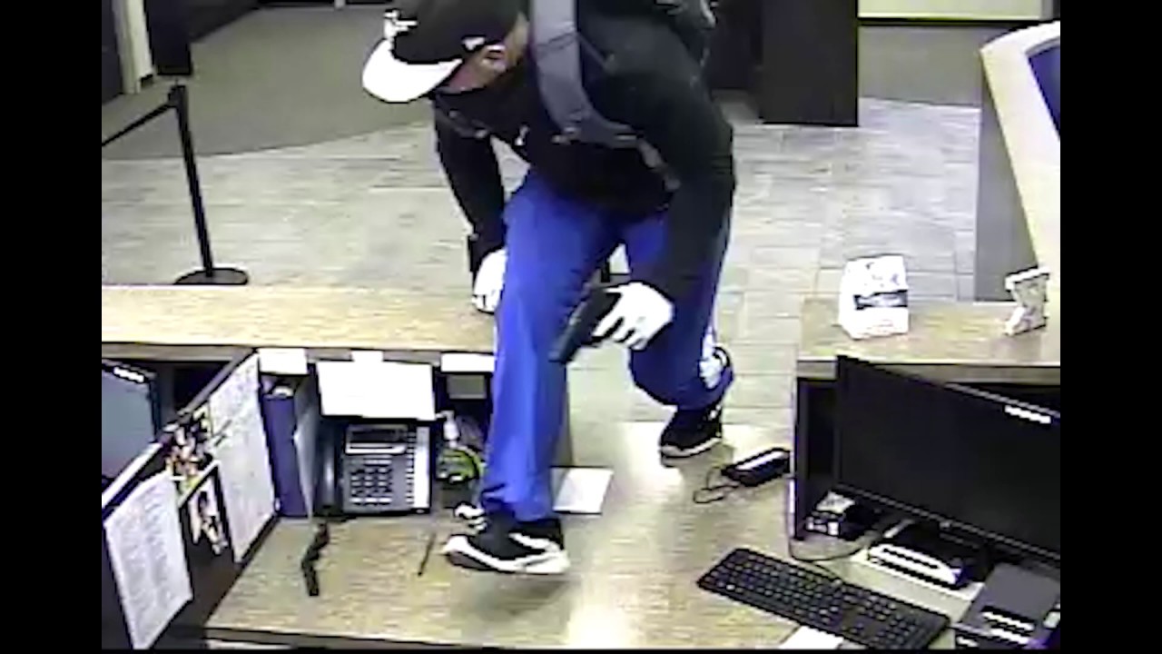 VIDEO: Bank robbery in Brandon - YouTube