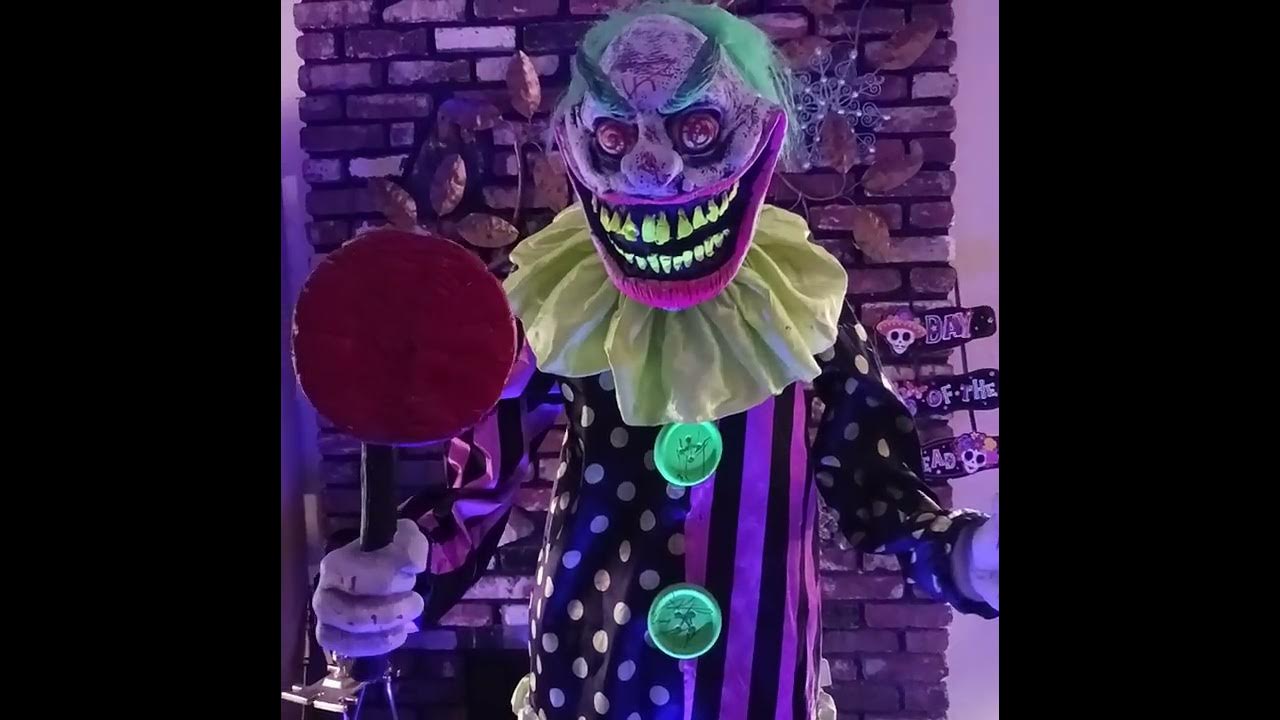spirit halloween wacky mole clown 2021 halloween animatronic demo - YouTube