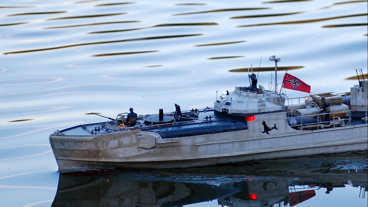 Italeri 1/35 RC Schnellboot S-100 launch - YouTube