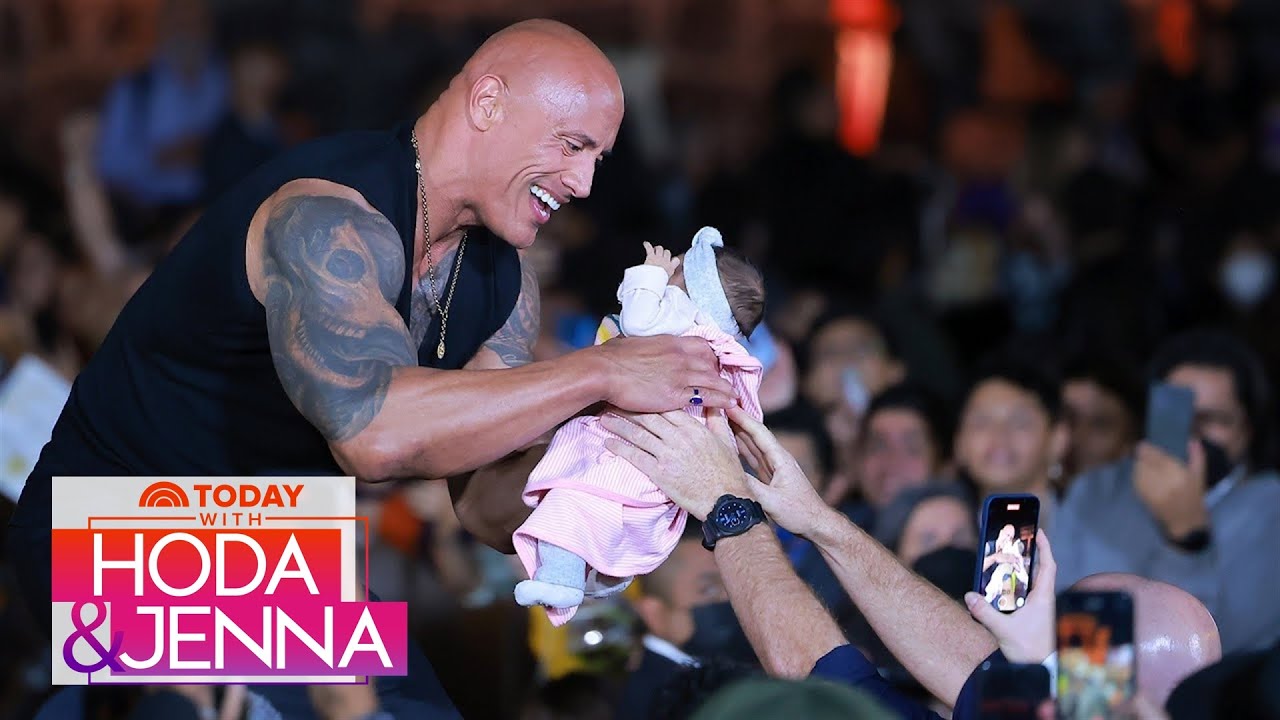See Baby Get Crowd-Surfed To The Rock At Event In Mexico City - YouTube