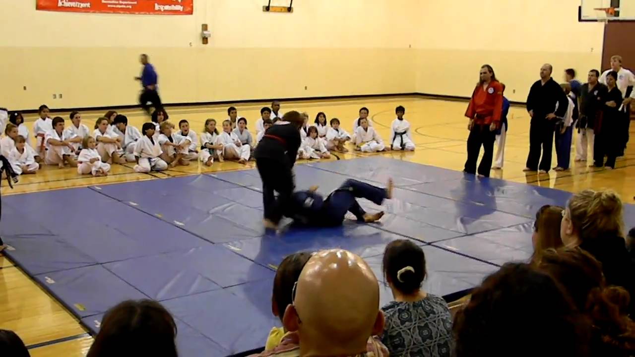 Kinney Karate One Step Sparring - Exam 10/26/10 - YouTube