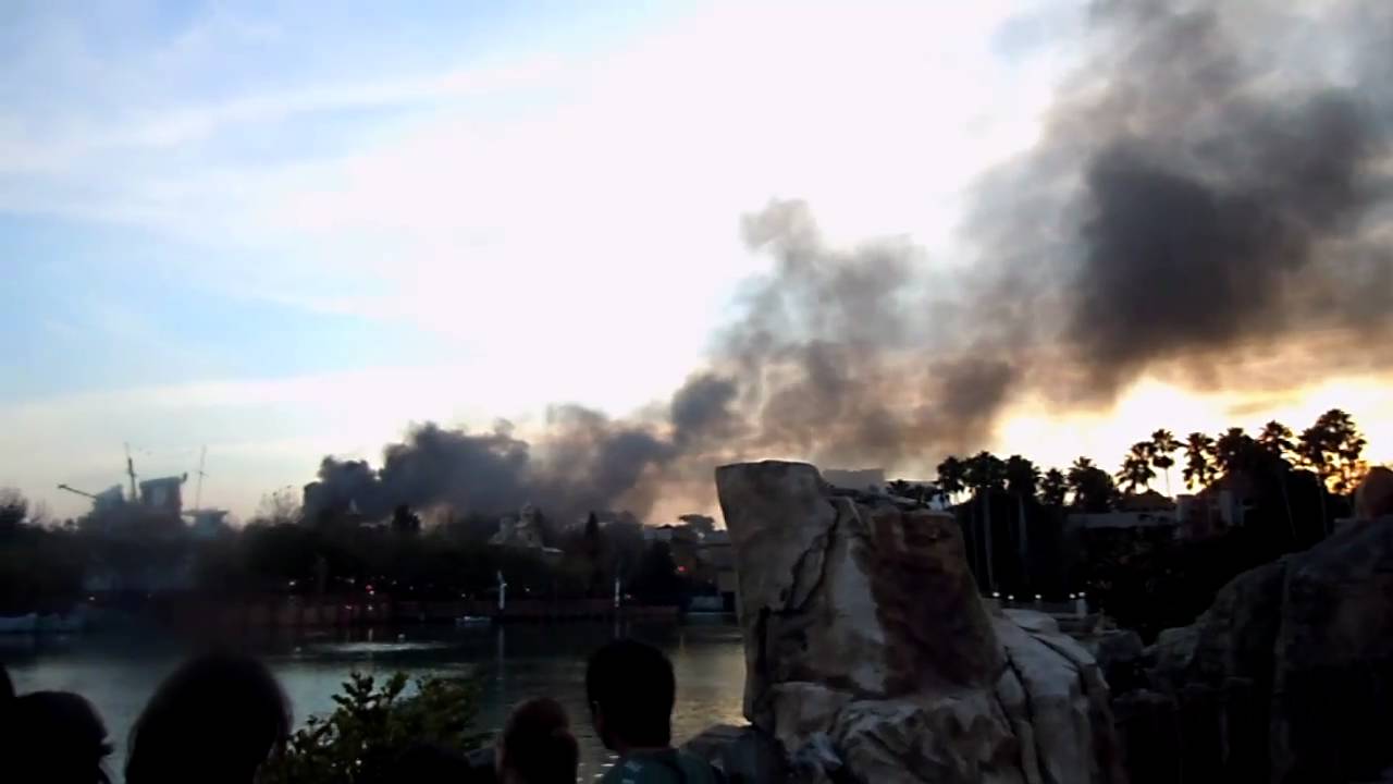 Universal Studios Fire - YouTube
