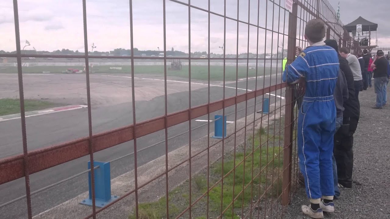 Drifting at Nutts corner race track - YouTube