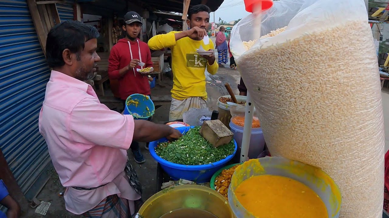 Famous Manir Vaiear Vegetable Jhal Muri or Yummy Chira Muri Tasty Food ...