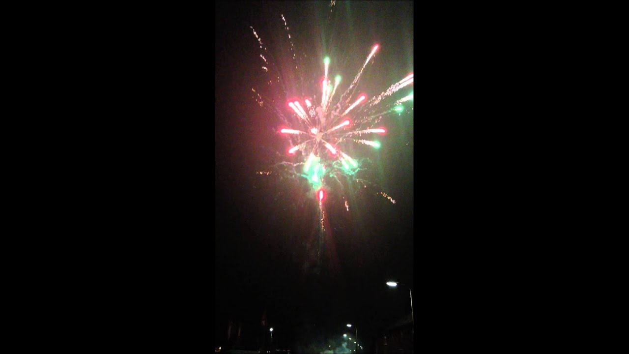 2x 25 shots Lucky fireworks 30 mm - YouTube