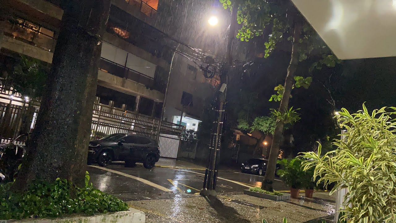 LEBLON - RUA DIAS FERREIRA - Ruas e Lugares está transmitindo ao vivo ...