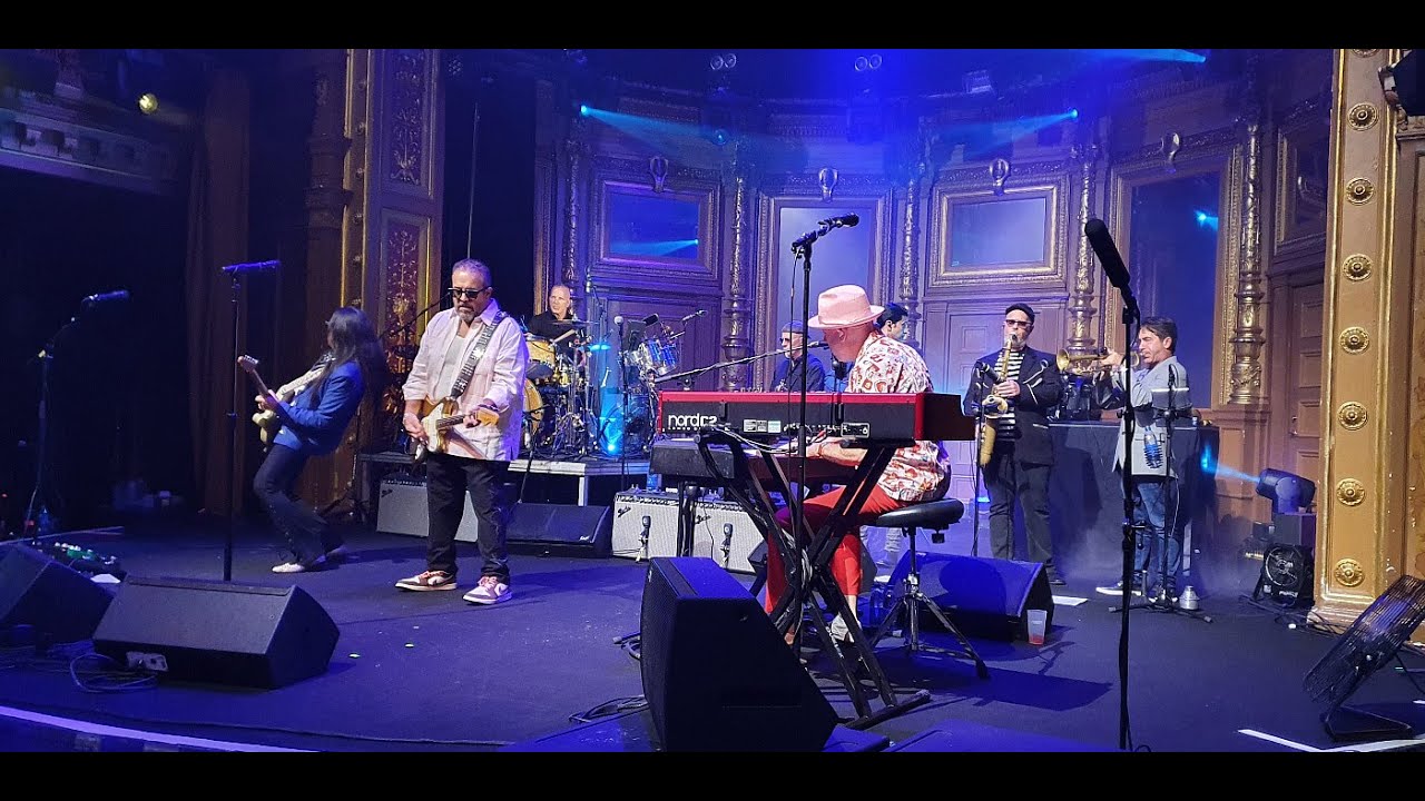 Back in your arms & The Mavericks at Berns in Stockholm 30 august 2022 ...
