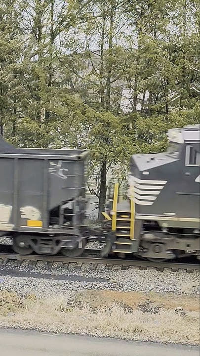 4541 and 9762 NS Locomotives - YouTube