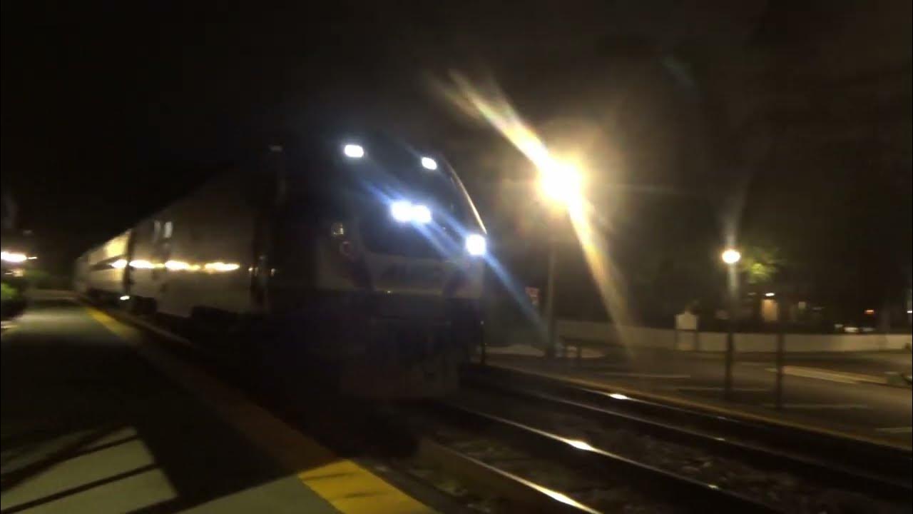 The Loudest K5LA I Ever Heard on a MARC Train - YouTube