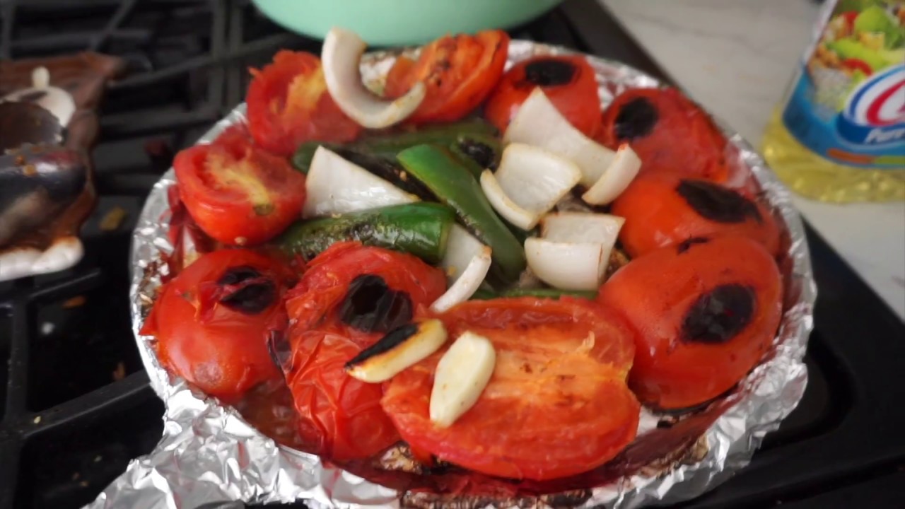 How to make the Best Roasted Salsa/ Salsa en Comal | Leslies Blushing ...