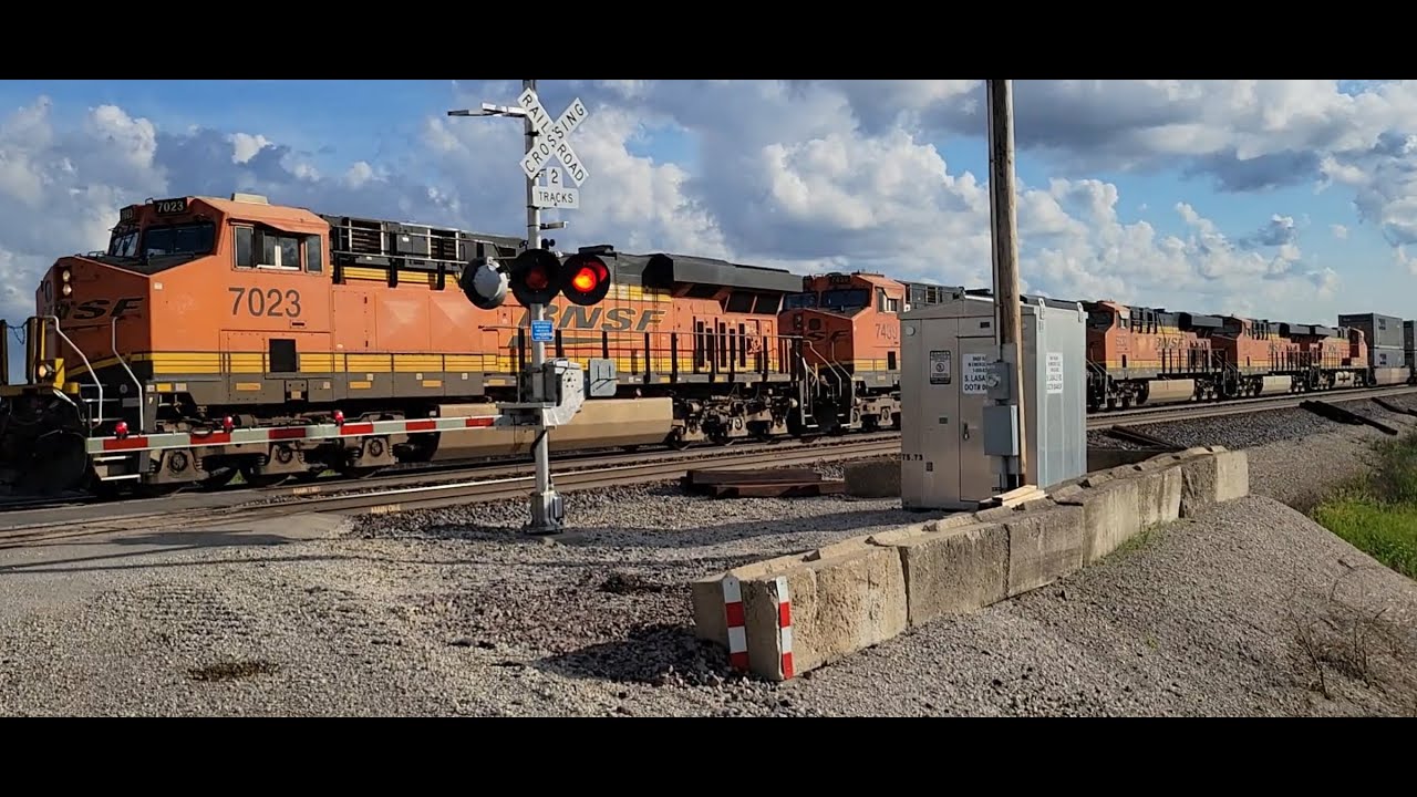 😎 Massive BNSF 5-Unit Stack!!! 💪👍 (High-Def!) - YouTube