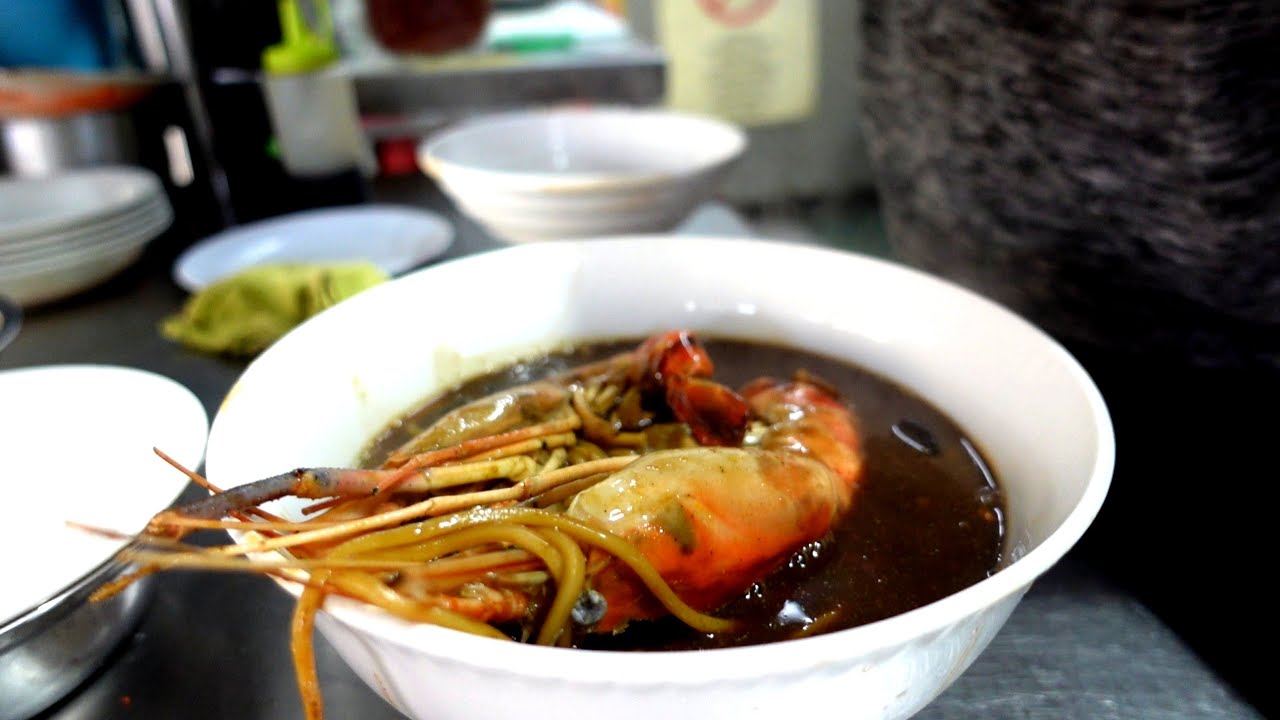 Foochow Noodles with Big Prawn - YouTube