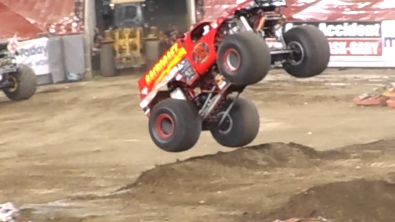 Backdraft AMAZING dual flip and go Freestyle Monster Jam - YouTube