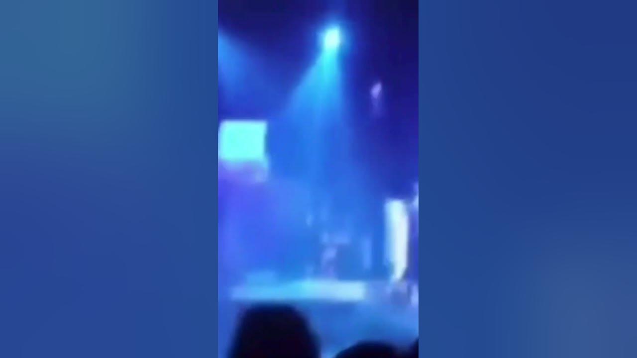 Drake Kissing A Minor On Stage 17 Yr Old Drake Notlikeus Canceldrake Youtube