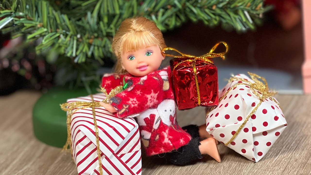 Barbie- A Baby Chelsea Christmas - YouTube