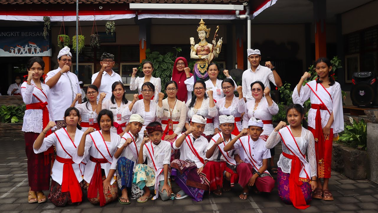 Upacara bendera 17 Agustus 2023 SD Negeri 1 Sesetan - YouTube