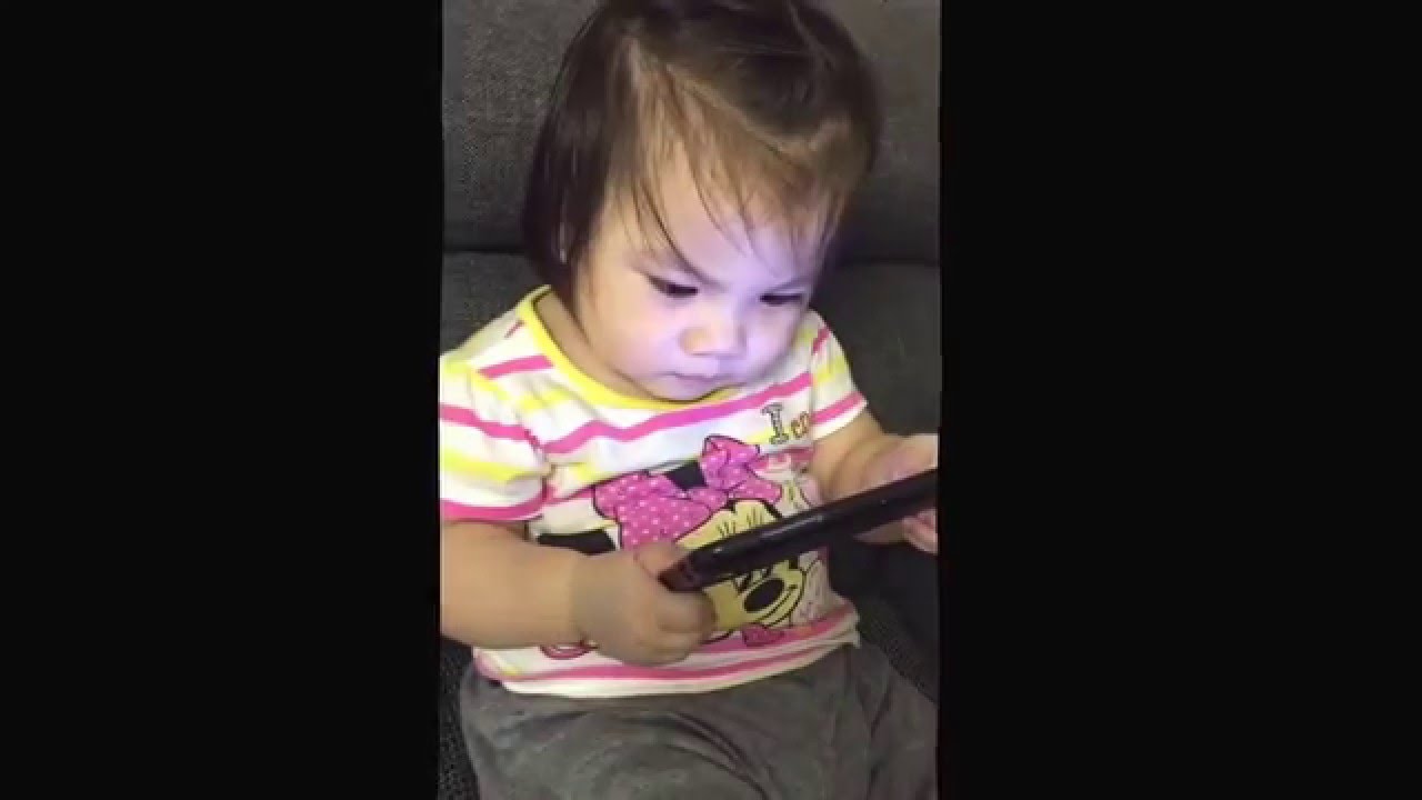 Caicai watching BabyTv on mommy's cellphone. - YouTube