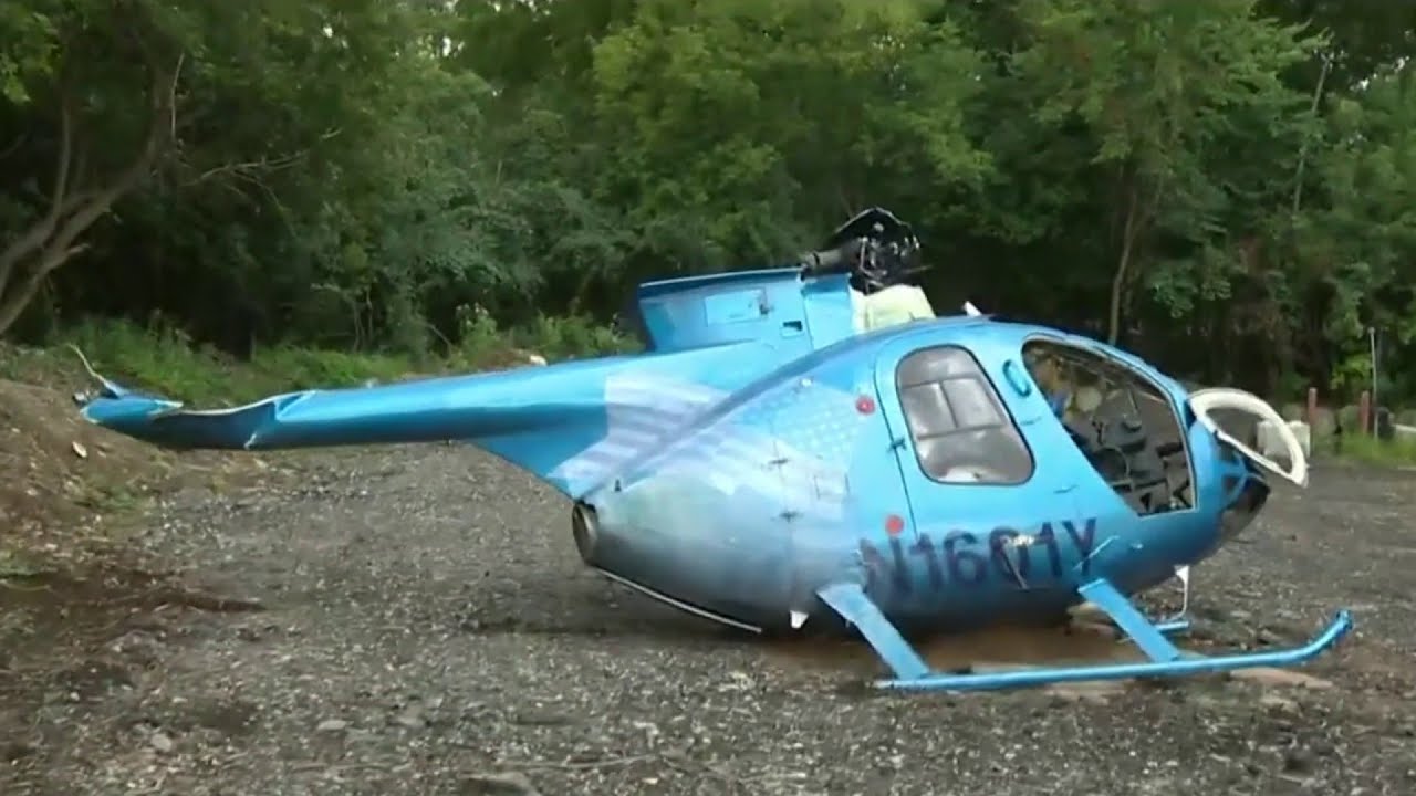 Small helicopter crashes in Orchard Lake - YouTube