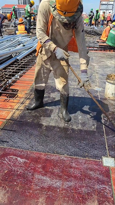 Oiling slab formwork #shorts #construction - YouTube