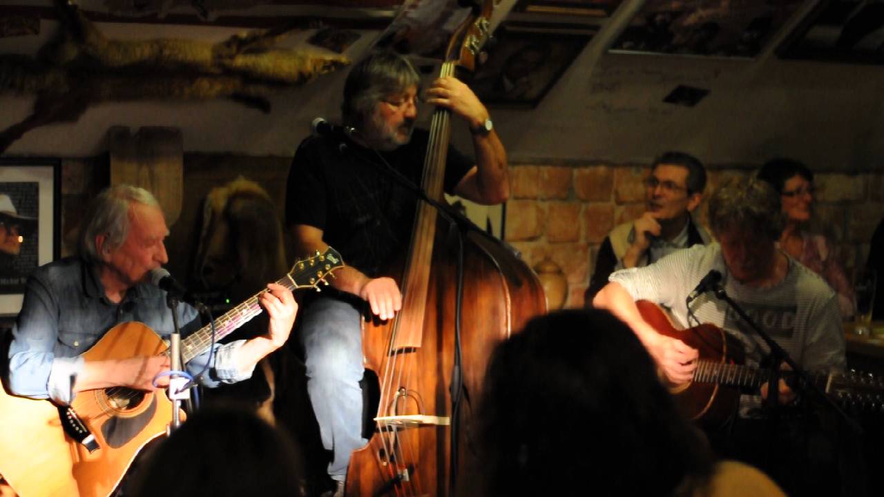 Miki Ryvola - Hejno vran - YouTube