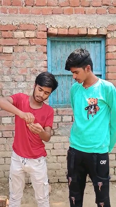 momo ke chakkar me gutka bhi phek diya🤪🤣😂 #viral #shorts #trending #comedy #funny #viralvideo # ...