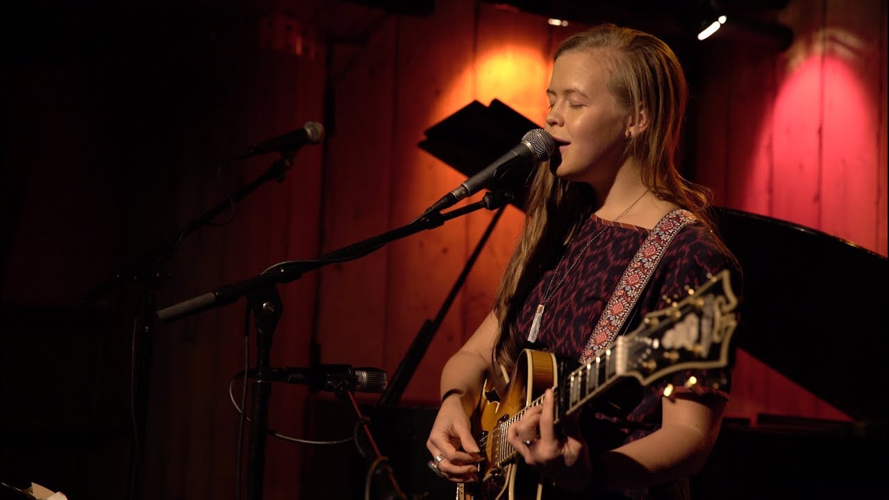 Emily Elbert - Here and Now (live at Rockwood Music Hall) - YouTube