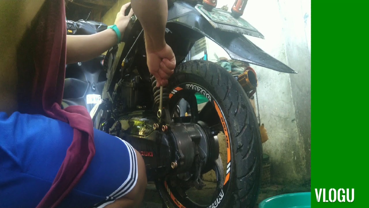 Installing HERO Rear Shock Absorber to my Suzuki Skydrive125 Motorcycle ...