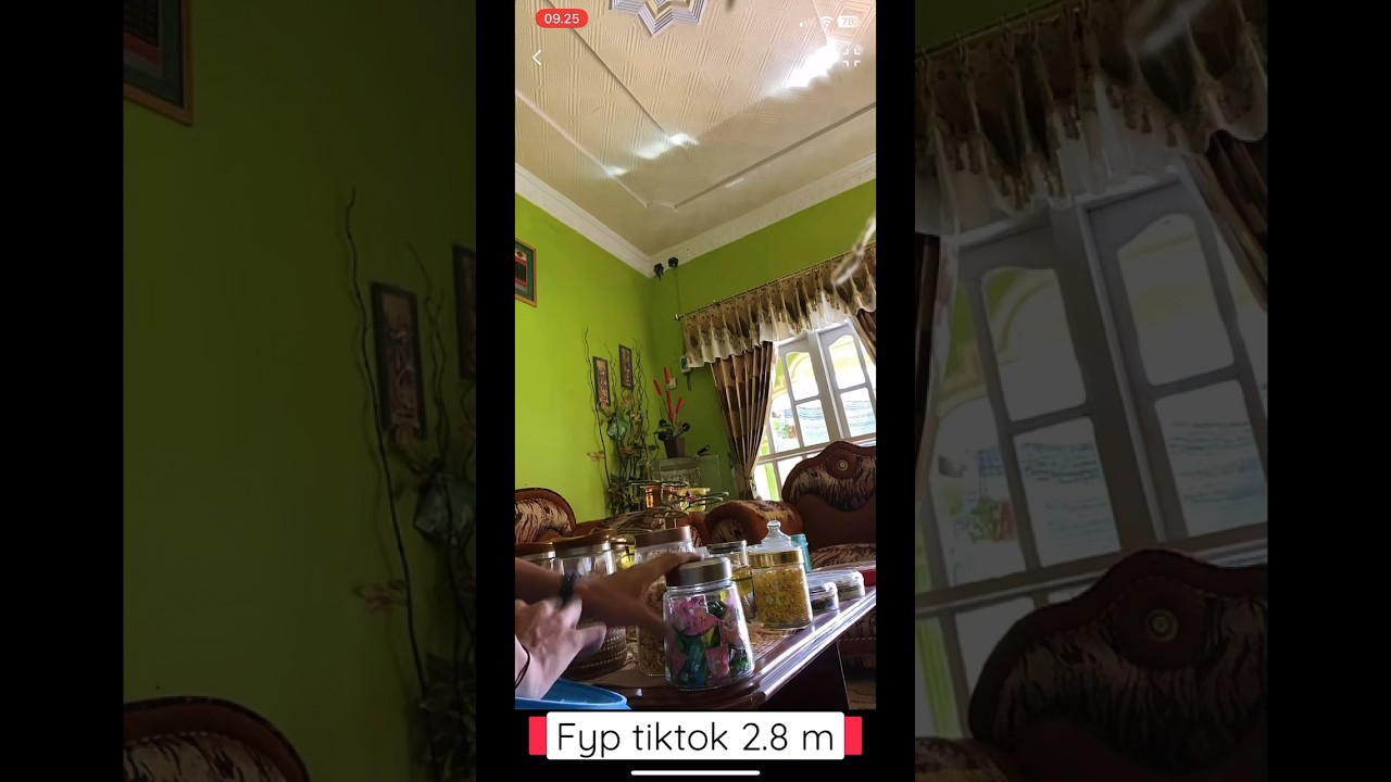 Multi talenan . Yo vokalis yo ngetipung yo aktor . Kabeh di embat karo ...