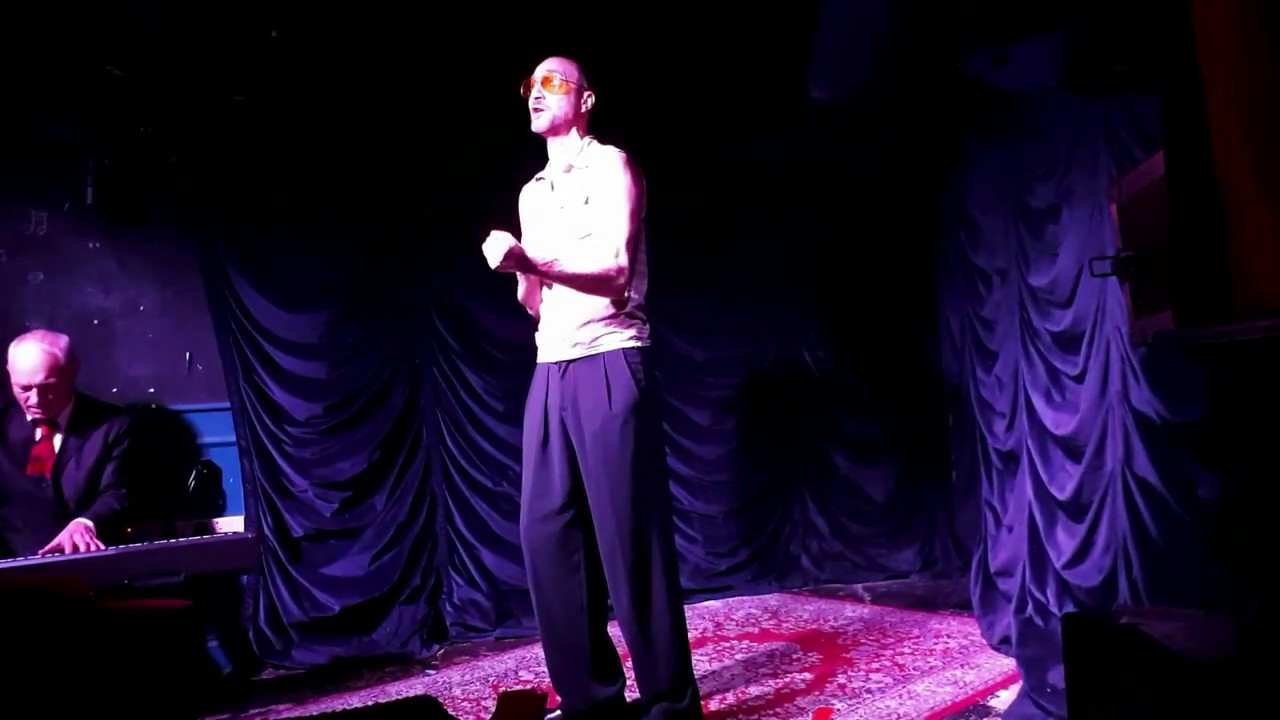 Spontaneous Broadway Justin Brett Dying to reach you - YouTube