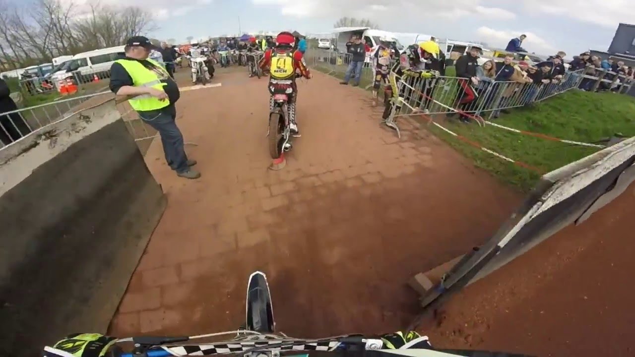 Speedway clubwedstrijd Lelystad 10-04-2016 Heat 1 - YouTube