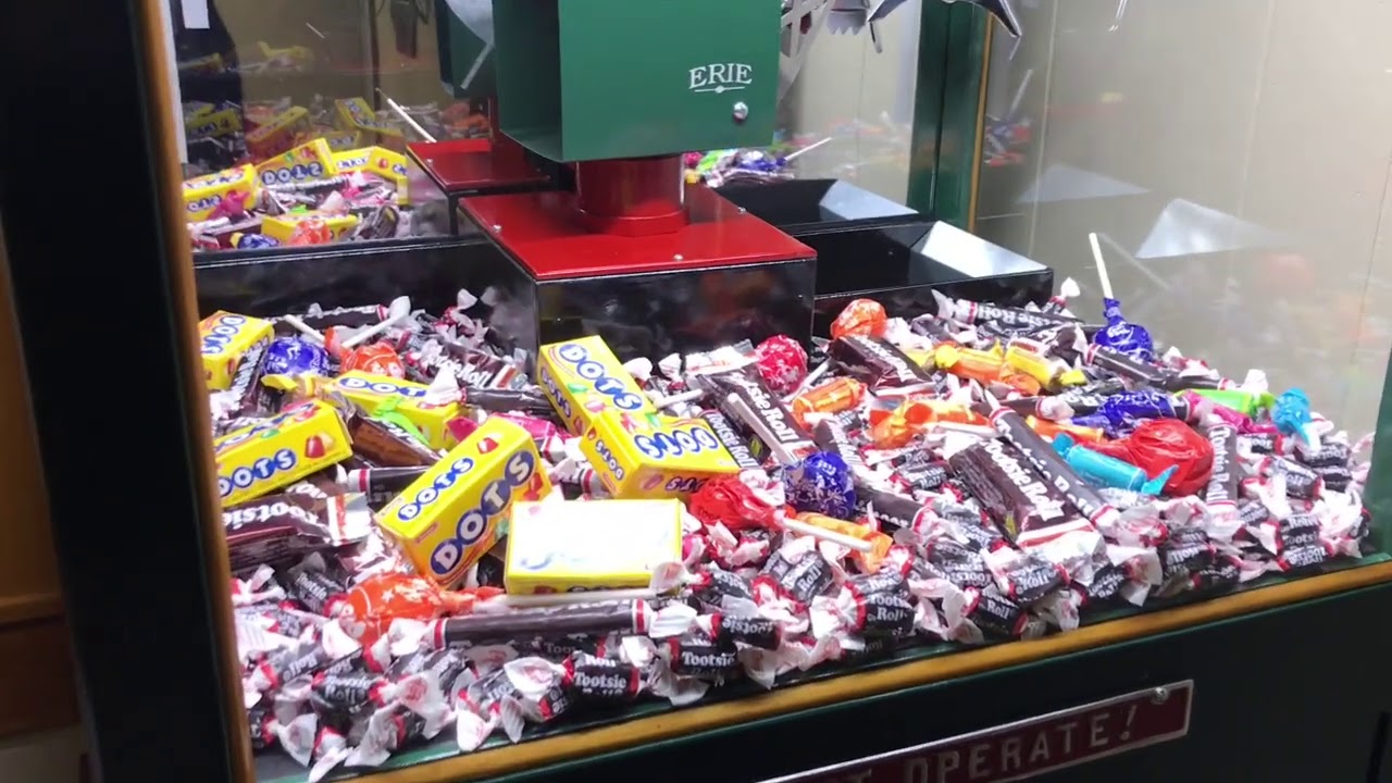 Erie Digger 10 cent candy crane arcade machine game - YouTube