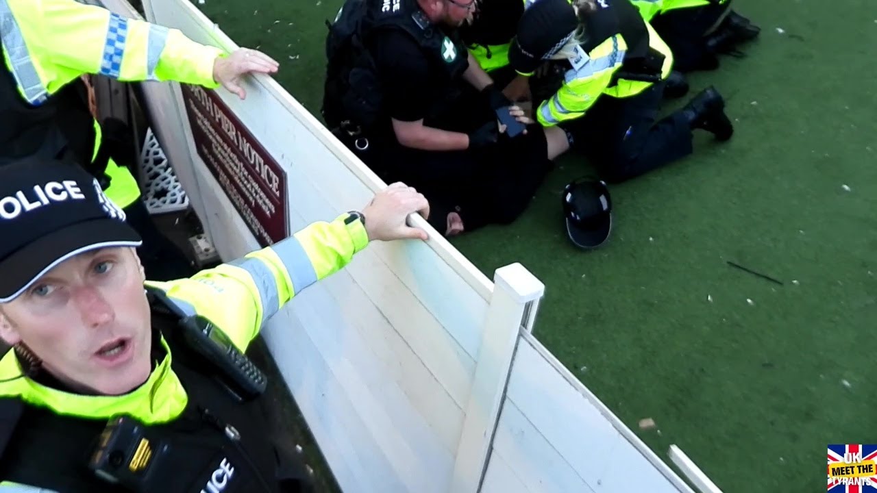 RIOTS IN BLACKPOOL ARRESTS MADE 📷📷👮‍♂️👮‍♂️ - YouTube