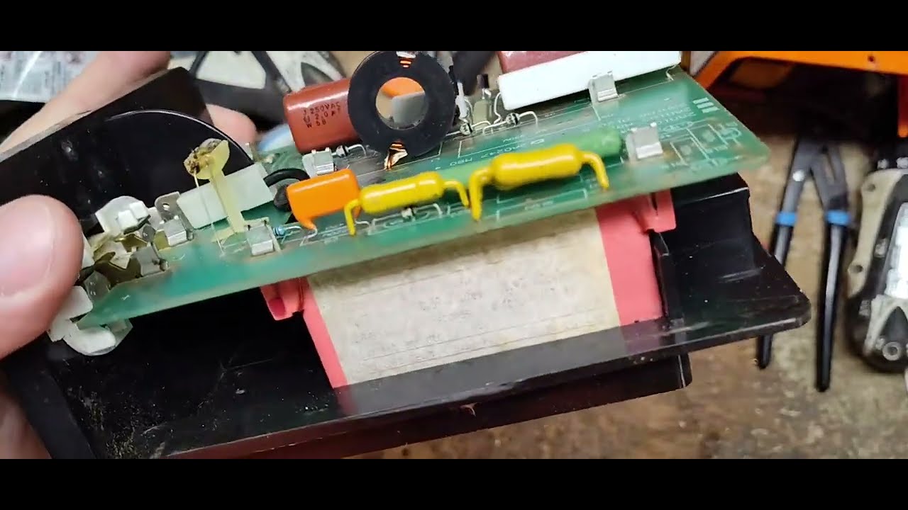 Testing & Repairing Old School Electronics | Gallagher M80 Fence ...