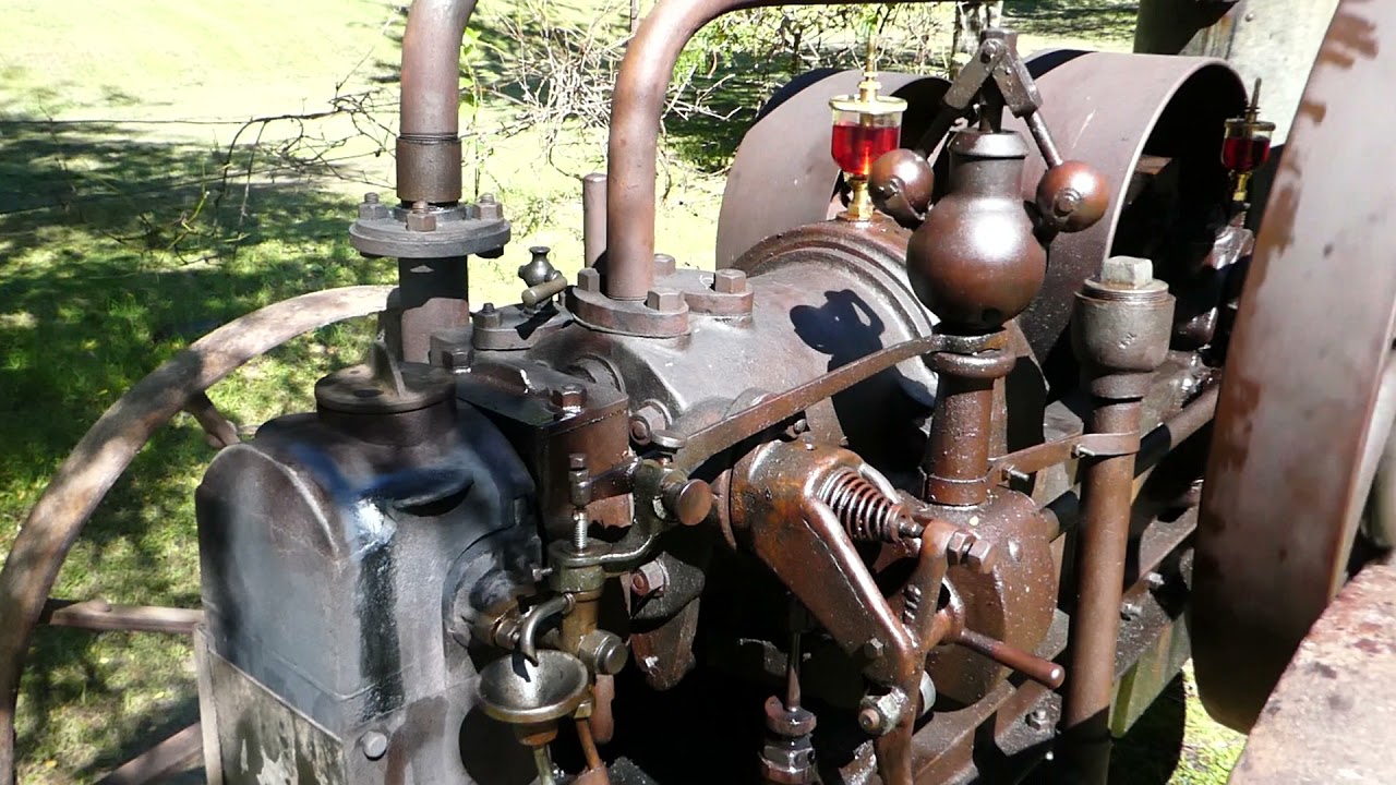 Starting a 1908 Portable Hornsby Oil Engine - YouTube