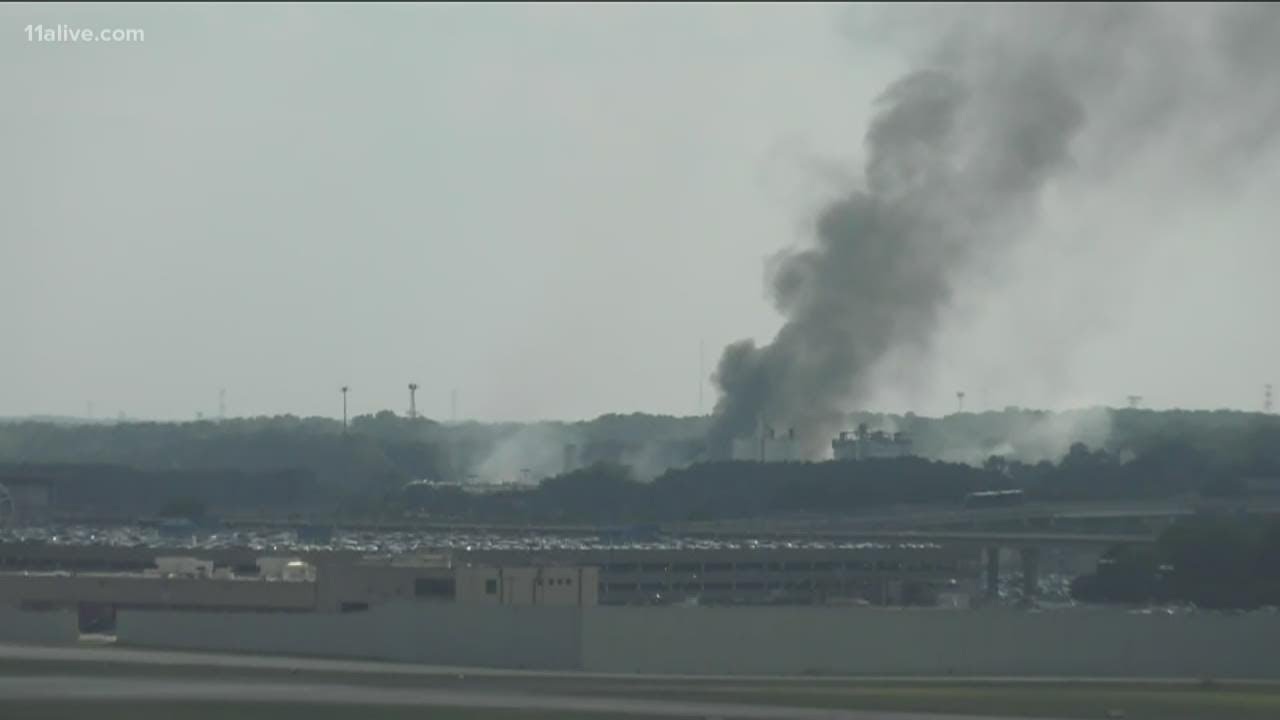 Heavy smoke reported south of Atlanta - YouTube