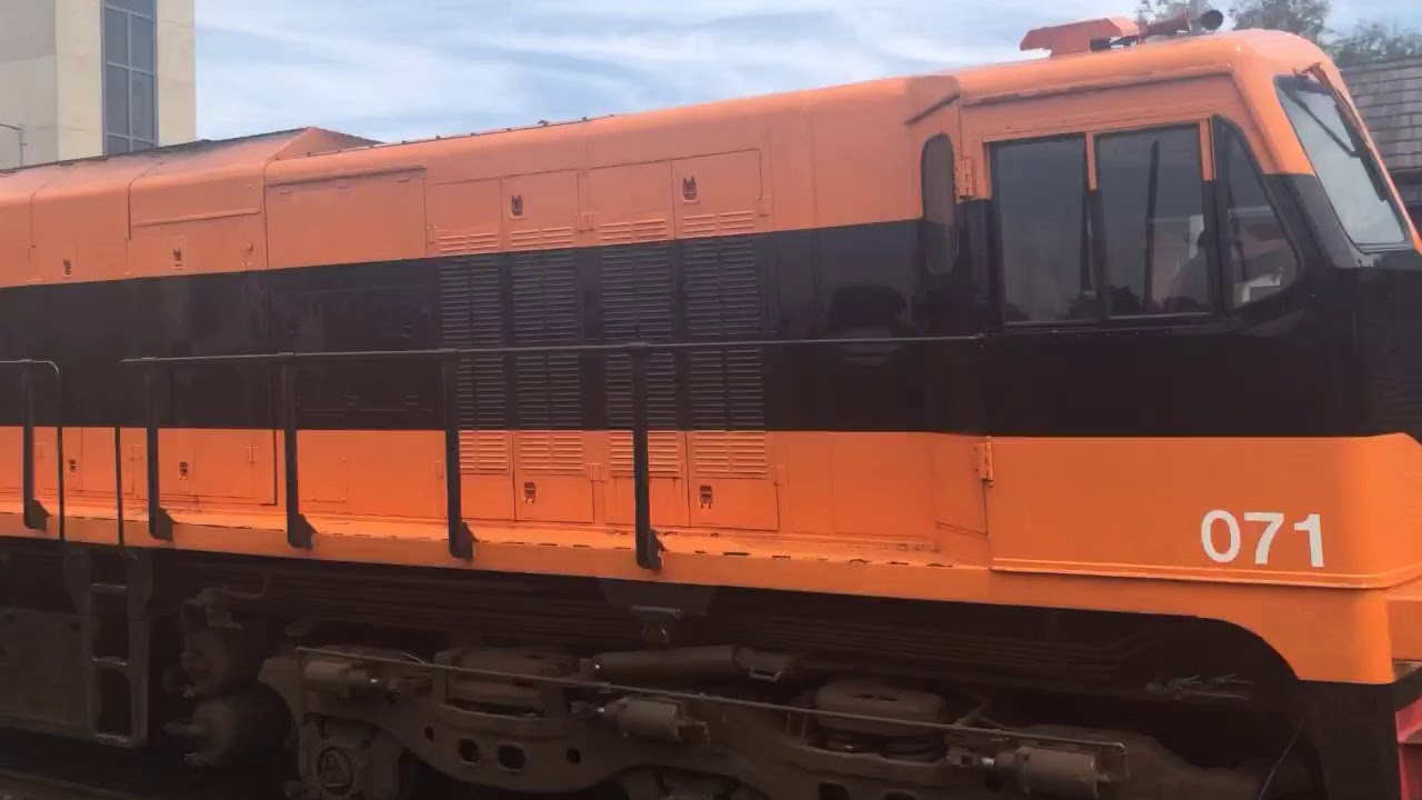 Irish Rail 071 Class Loco 071 on southbound Tara Mines at Donabate (25 ...