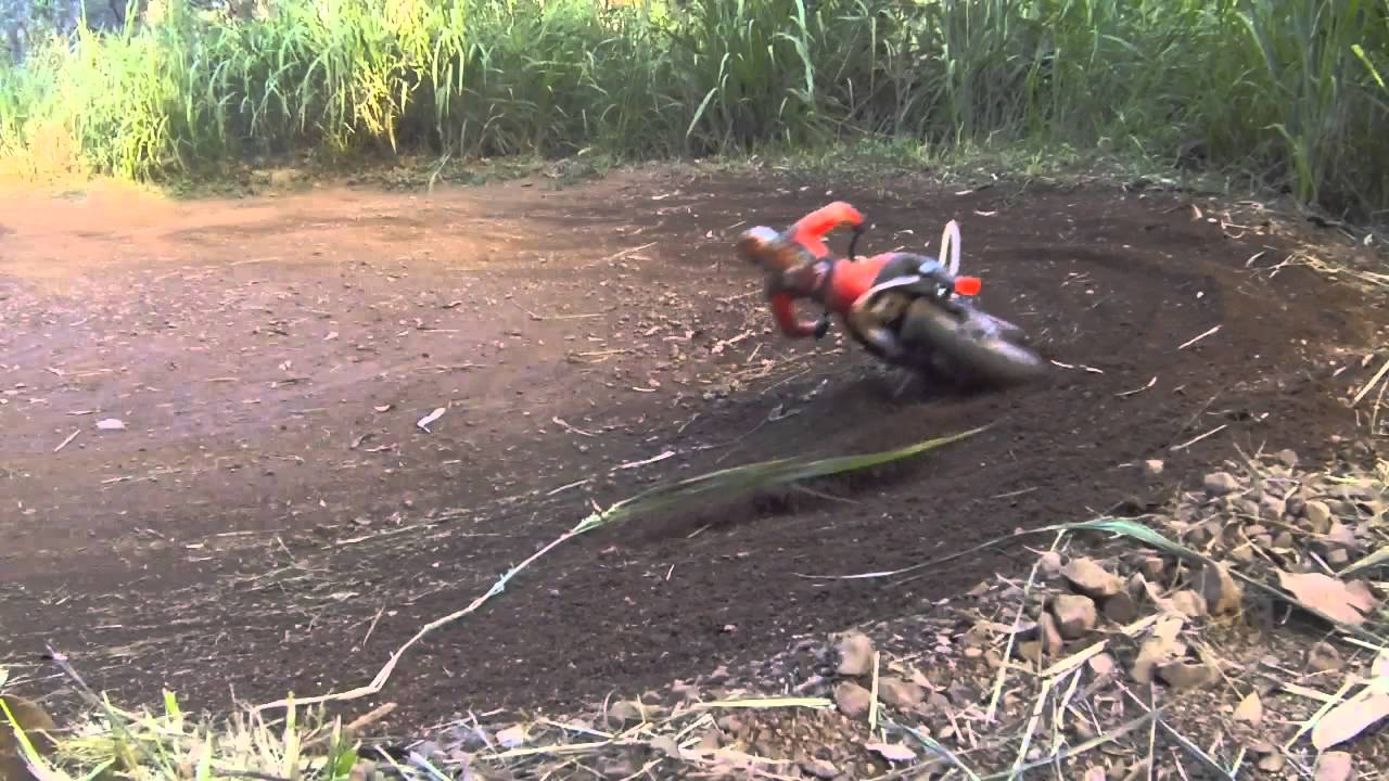 Ken Roczen replica RC dirt bike berm blasting close up acti - YouTube