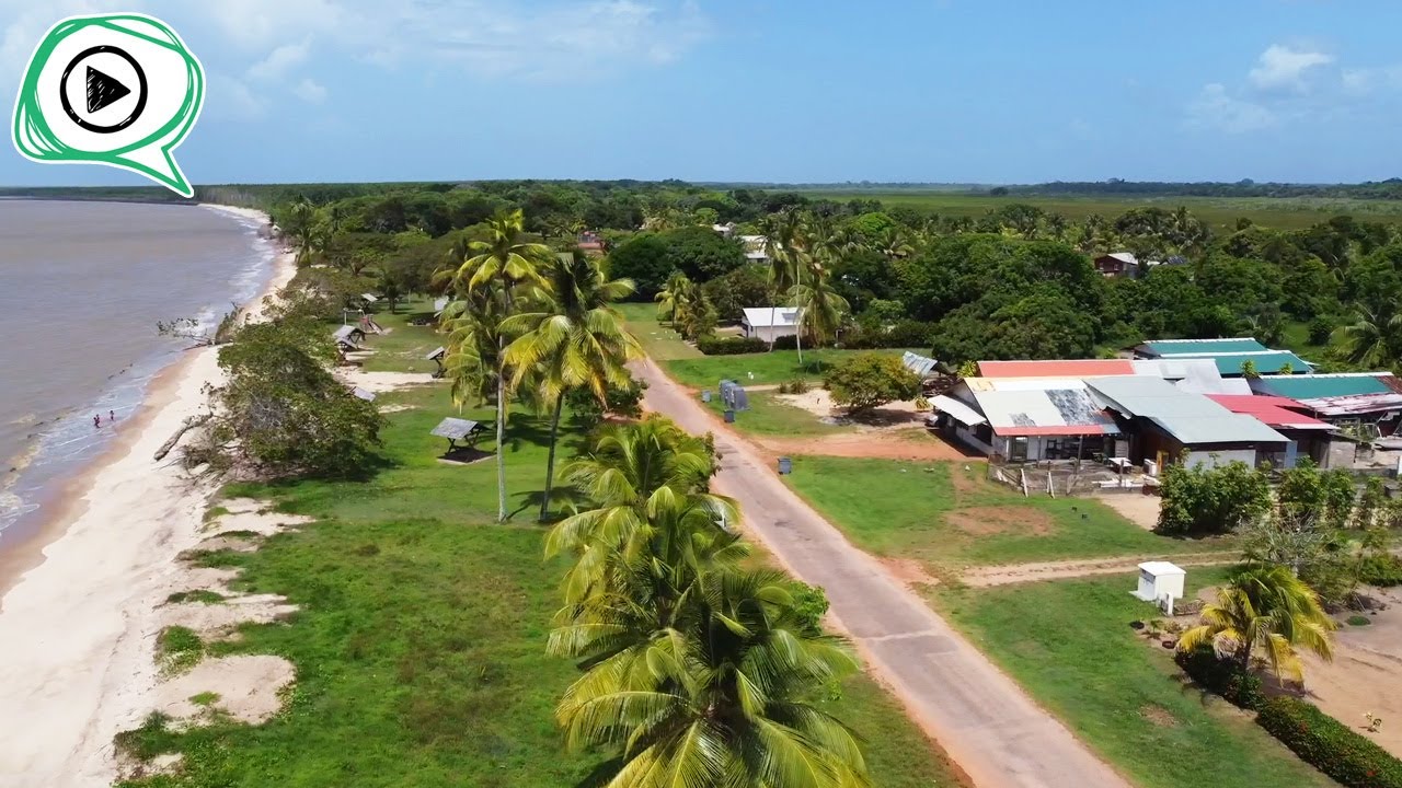 L’océan se rapproche dangereusement du village d’Awala-Yalimapo - YouTube