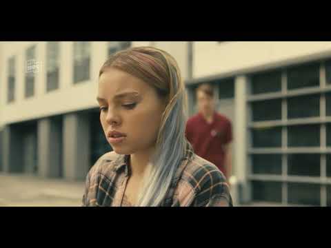 Lea Zoe Voss smoking cigarette (short clip)(720P_HD)