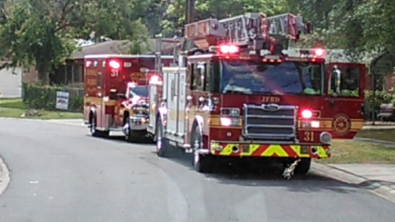 ***NEW*** Ladder 31 & Rescue 31 on scene - YouTube