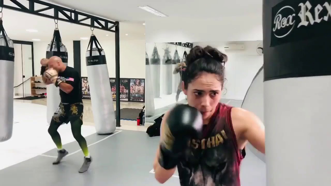 MMA girl Ariane Lipski workout - YouTube