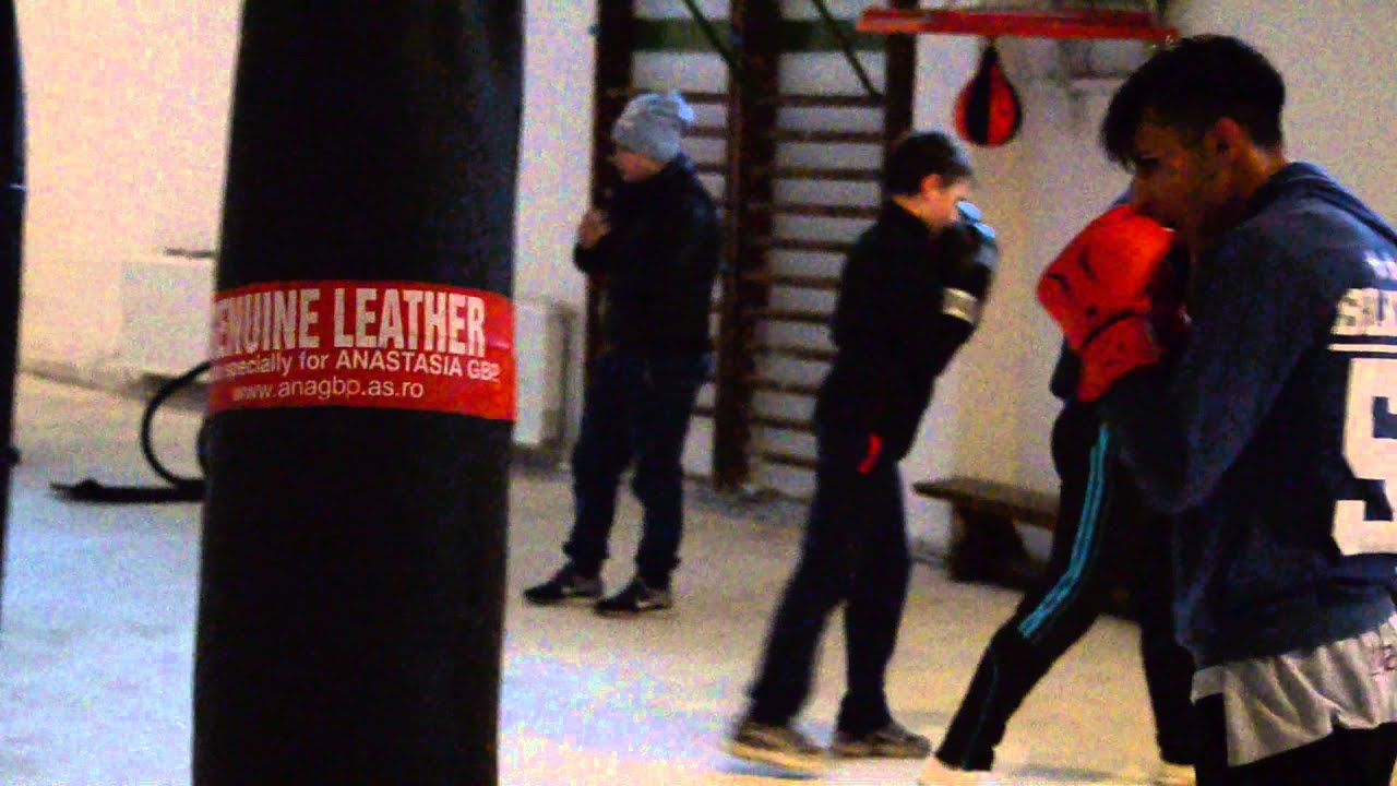 Antrenament box, sala CSM, 09.12.2015 (5) - YouTube
