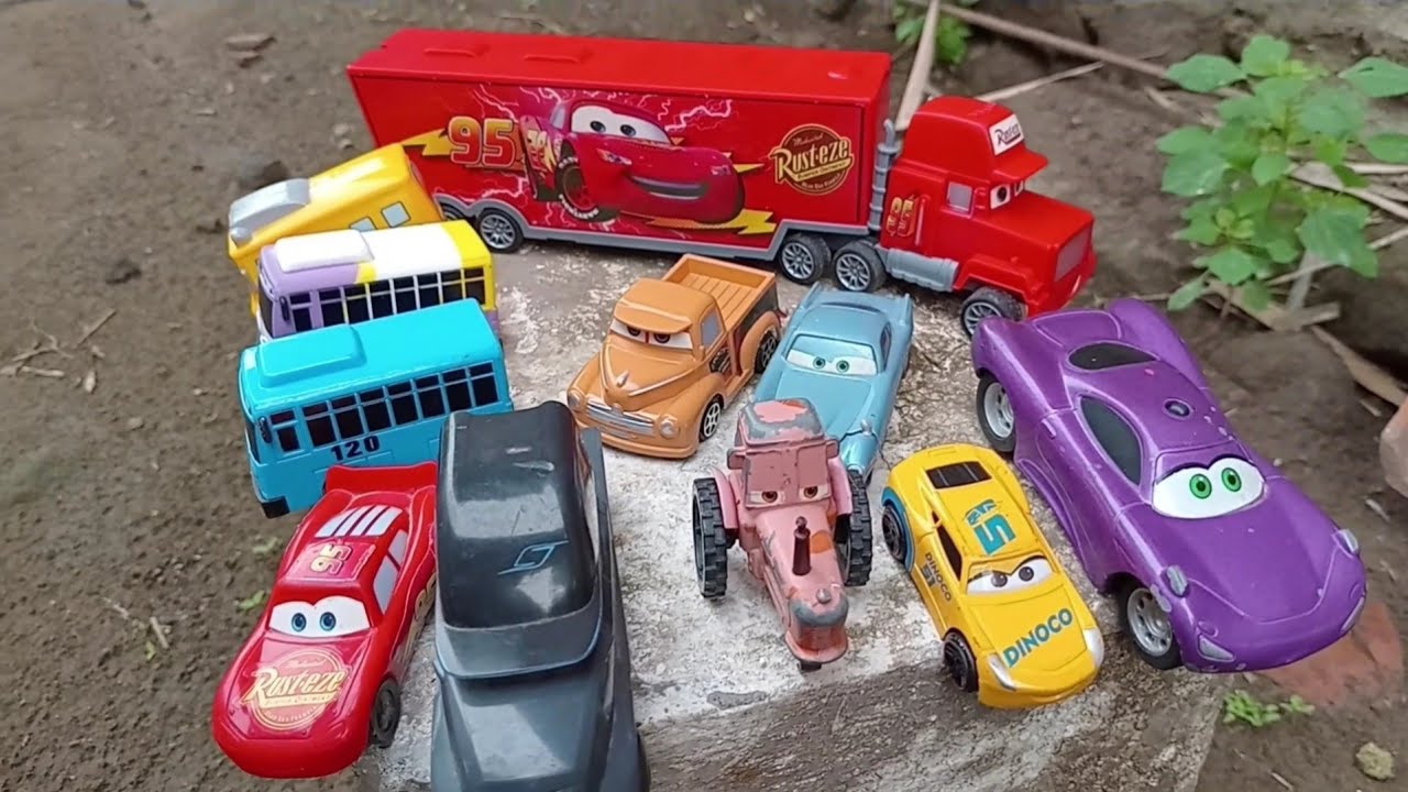 ada konvoi mainan mobil disney mcqueen, tayo the little bus, school B ...